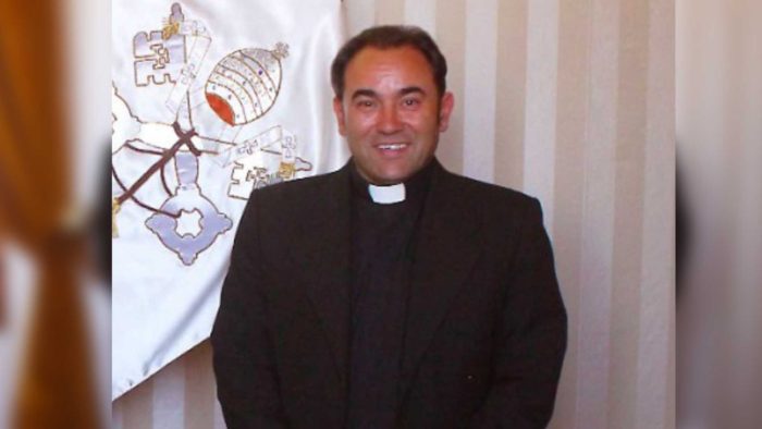 El Obispo Giovanni Cefai tomó posesión de la nueva Prelatura de ... El Obispo Giovanni Cefai tomó posesión de la nueva Prelatura de ...