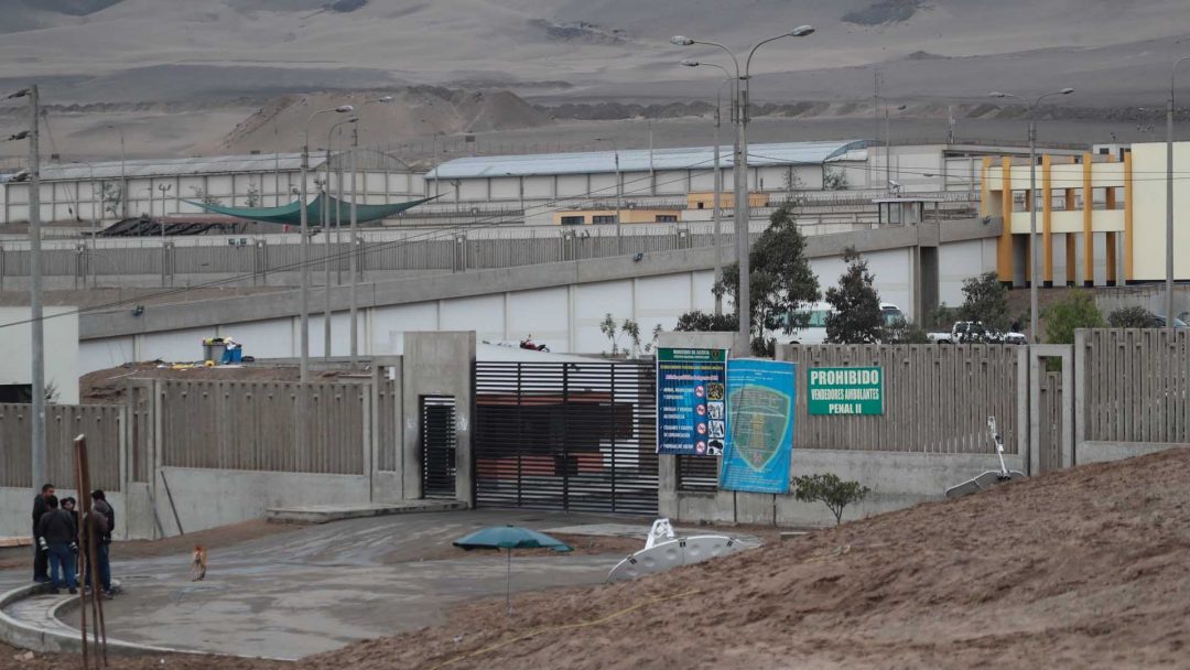 Lima: Reos se amotinan en el penal de Ancón I - Radio Onda Azul