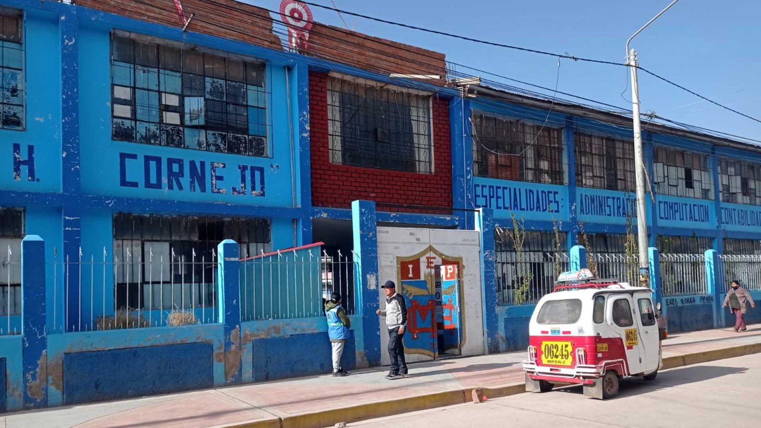 Comunidad educativa de colegio Comercio 32 continúa exigiendo nueva ...